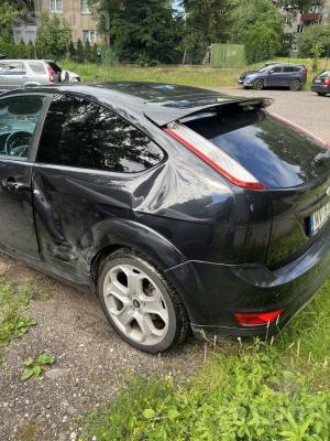 Black Ford Focus 2009 in Riga, with an engine capacity of 2.00 L and mileage of 251 thousand km for 1400 €, photo 5 on AUTOMOTO.COM.LV