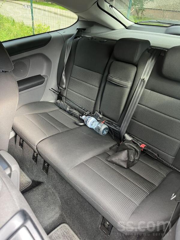 Black Ford Focus 2009 in Riga, with an engine capacity of 2.00 L and mileage of 251 thousand km for 1400 €, photo 6 on AUTOMOTO.COM.LV