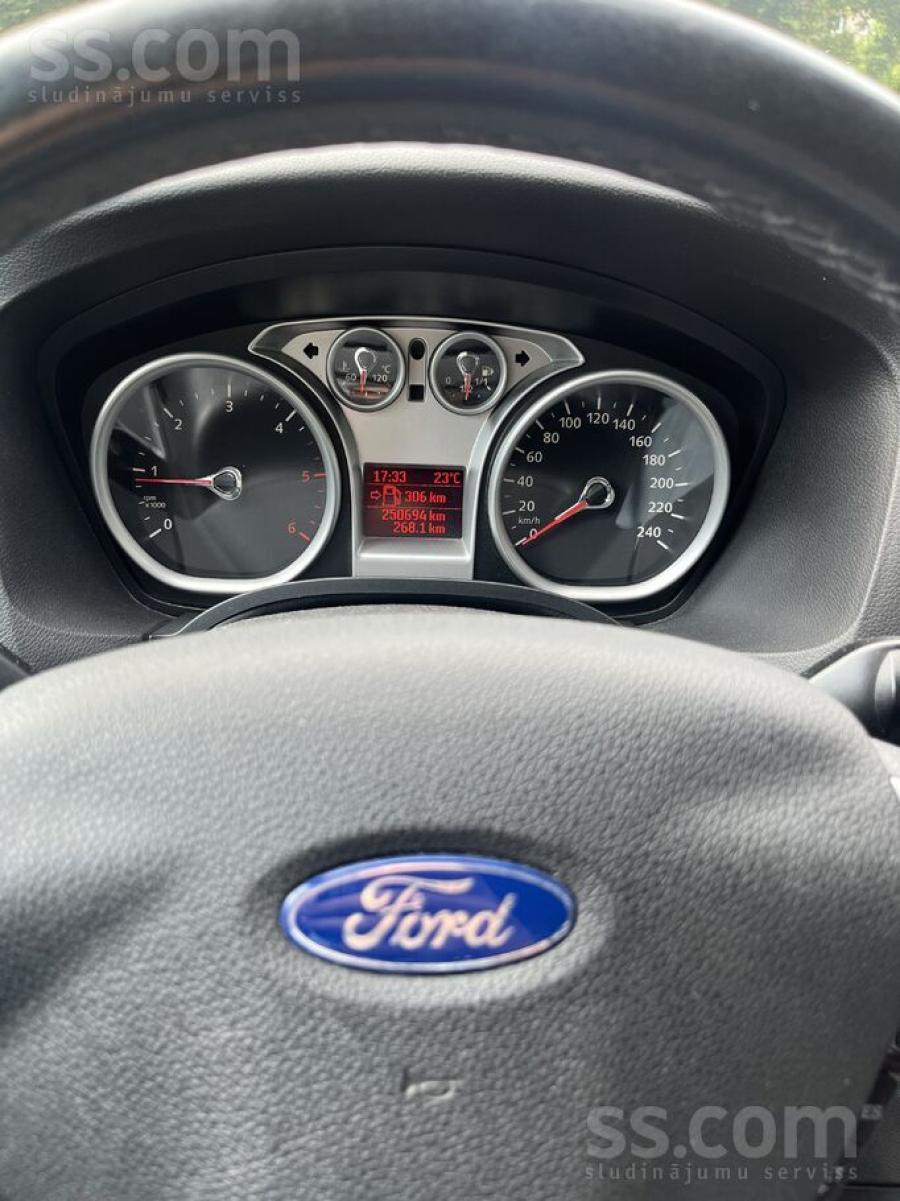 Black Ford Focus 2009 in Riga, with an engine capacity of 2.00 L and mileage of 251 thousand km for 1400 €, photo 9 on AUTOMOTO.COM.LV