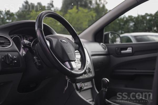 Melns Ford Focus 2009 Rīga, ar dzinēja tilpumu 1.60 L un nobraukumu 202 tūkst. km par 2590 €, foto 8 vietnē AUTOMOTO.COM.LV