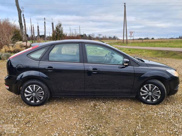 Black Ford Focus 2010 in Silute, with an engine capacity of 1.60 L and mileage of 289 thousand km for 2499 €, photo 3 on AUTOMOTO.COM.LV