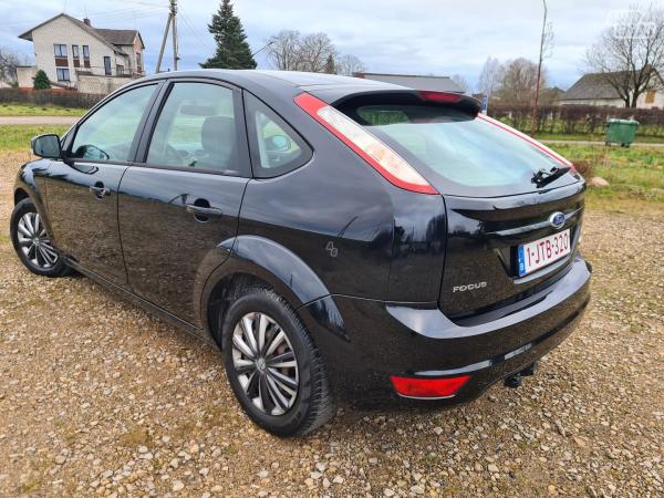 Black Ford Focus 2010 in Silute, with an engine capacity of 1.60 L and mileage of 289 thousand km for 2499 €, photo 8 on AUTOMOTO.COM.LV