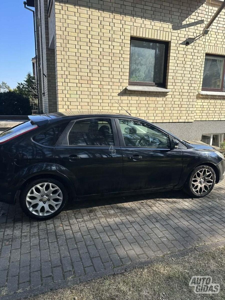 Black Ford Focus 2010 in Vilnius, with an engine capacity of 1.60 L and mileage of 244 thousand km for 1500 €, photo 15 on AUTOMOTO.COM.LV