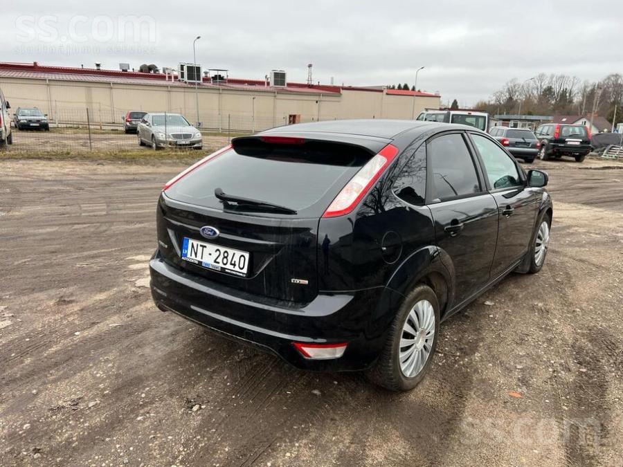 Black Ford Focus 2010 in Rezekne, with an engine capacity of 1.60 L and mileage of 0 thousand km for 2650 €, photo 5 on AUTOMOTO.COM.LV