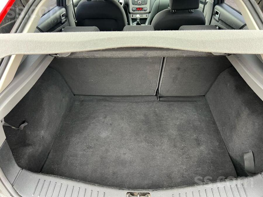 Black Ford Focus 2010 in Rezekne, with an engine capacity of 1.60 L and mileage of 0 thousand km for 2650 €, photo 8 on AUTOMOTO.COM.LV