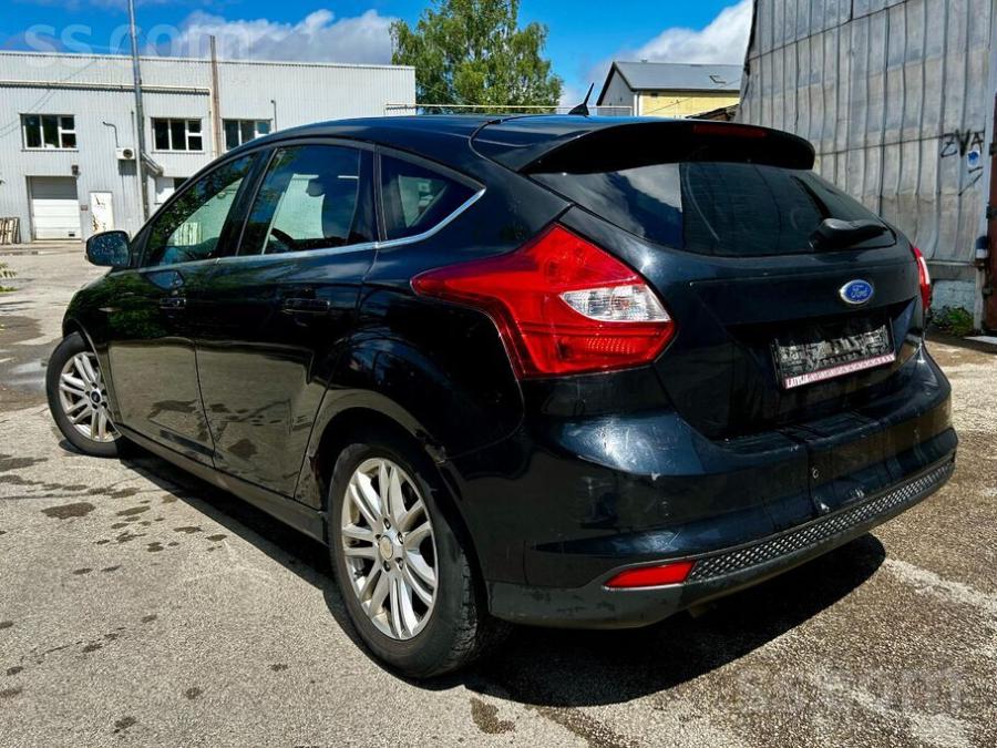 Black Ford Focus 2011 in Riga, with an engine capacity of 1.60 L and mileage of 240 thousand km for 1200 €, photo 4 on AUTOMOTO.COM.LV