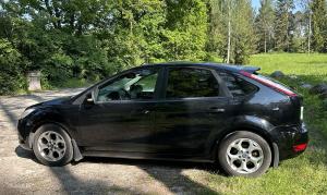 Melns Ford Focus 2011 Tartu, ar dzinēja tilpumu 1.60 L un nobraukumu 184 tūkst. km par 2300 €, foto 16 vietnē AUTOMOTO.COM.LV