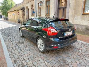 Black Ford Focus 2011 in Cesis, with an engine capacity of 1.60 L and mileage of 274 thousand km for 2650 €, photo 4 on AUTOMOTO.COM.LV