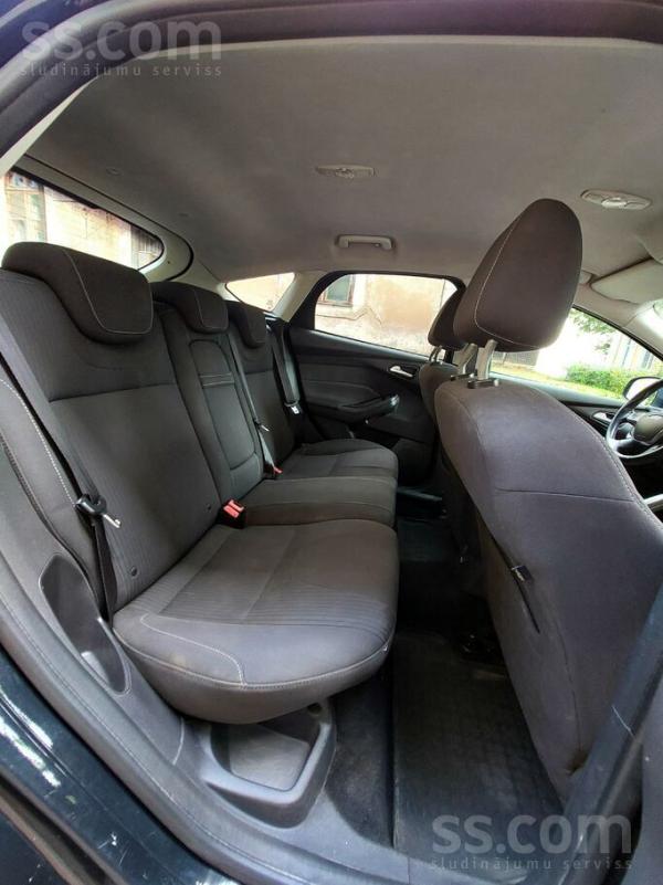 Melns Ford Focus 2011 Cēsis, ar dzinēja tilpumu 1.60 L un nobraukumu 274 tūkst. km par 2650 €, foto 10 vietnē AUTOMOTO.COM.LV