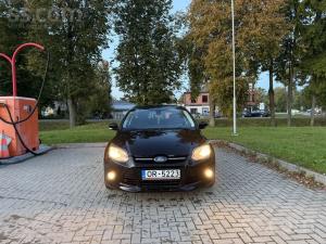 Black Ford Focus 2011 in Jelgava, with an engine capacity of 1.60 L and mileage of 277 thousand km for 3000 €, photo 3 on AUTOMOTO.COM.LV
