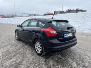 Black Ford Focus 2012 in Vilnius, with an engine capacity of 1.60 L and mileage of 330 thousand km for 3250 €, photo 7 on AUTOMOTO.COM.LV
