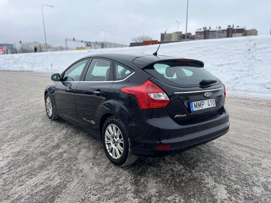 Black Ford Focus 2012 in Vilnius, with an engine capacity of 1.60 L and mileage of 330 thousand km for 3250 €, photo 7 on AUTOMOTO.COM.LV