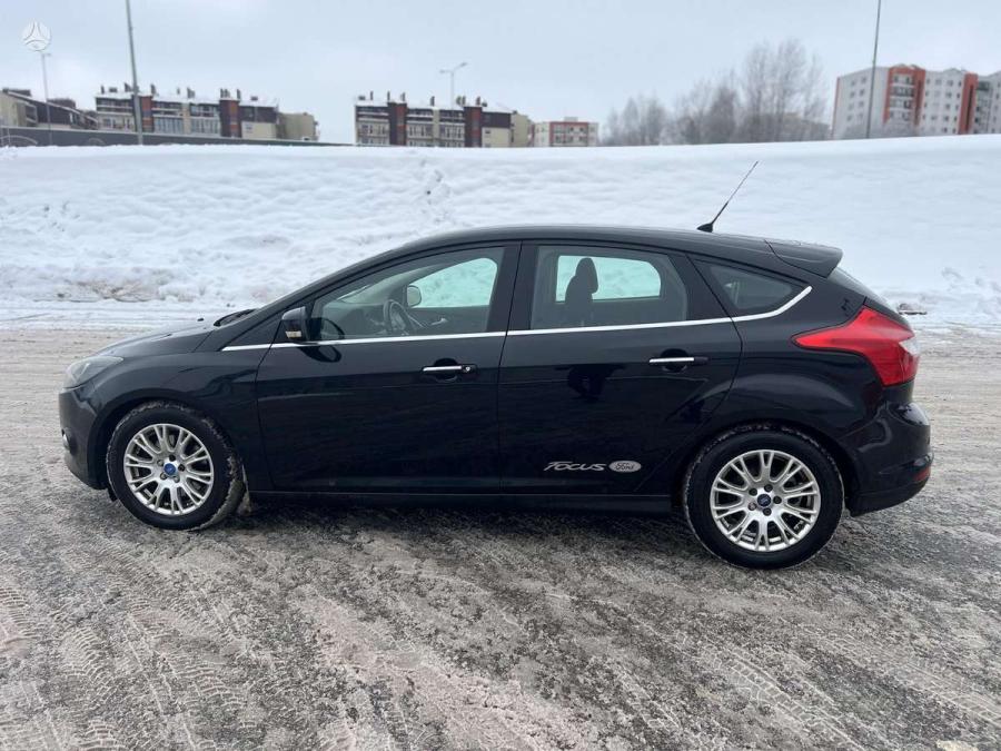 Black Ford Focus 2012 in Vilnius, with an engine capacity of 1.60 L and mileage of 330 thousand km for 3250 €, photo 8 on AUTOMOTO.COM.LV