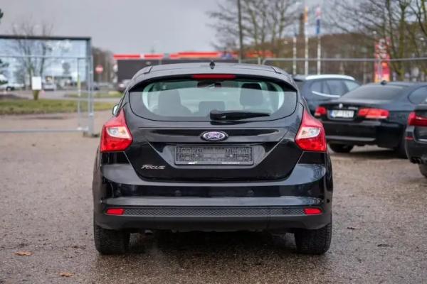 Black Ford Focus 2012 in Liepaja, with an engine capacity of 1.00 L and mileage of 192 thousand km for 4850 €, photo 3 on AUTOMOTO.COM.LV