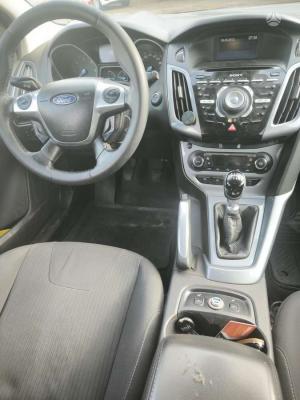 Black Ford Focus 2012 in Vilnius, with an engine capacity of 1.60 L and mileage of 400 thousand km for 900 €, photo 4 on AUTOMOTO.COM.LV