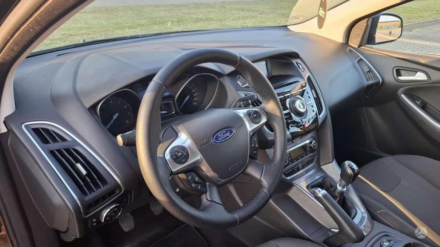 Melns Ford Focus 2012 Kauņa, ar dzinēja tilpumu 1.00 L un nobraukumu 170 tūkst. km par 2300 €, foto 7 vietnē AUTOMOTO.COM.LV