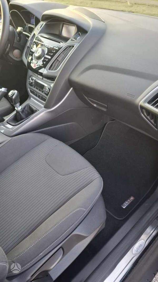 Melns Ford Focus 2012 Kauņa, ar dzinēja tilpumu 1.00 L un nobraukumu 170 tūkst. km par 2300 €, foto 8 vietnē AUTOMOTO.COM.LV