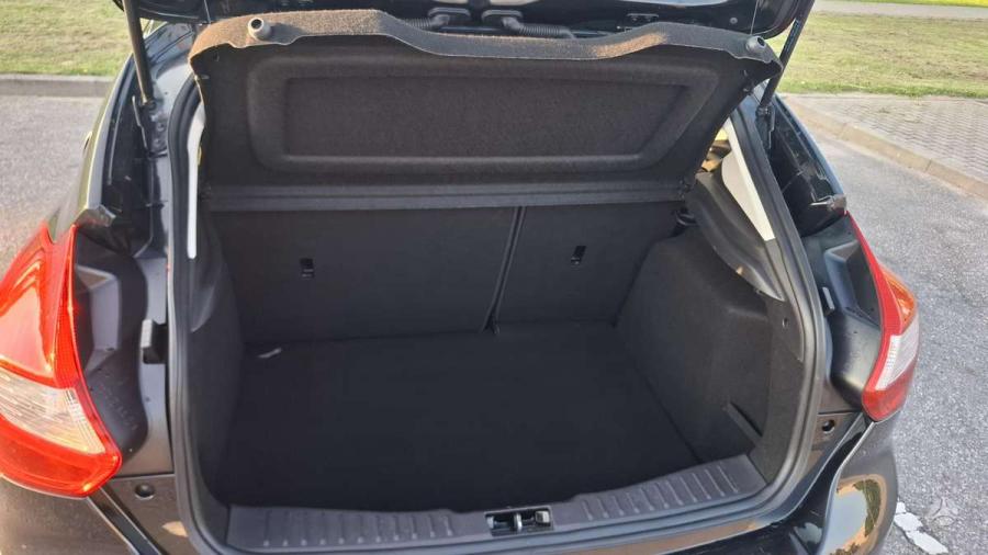 Melns Ford Focus 2012 Kauņa, ar dzinēja tilpumu 1.00 L un nobraukumu 170 tūkst. km par 2300 €, foto 13 vietnē AUTOMOTO.COM.LV