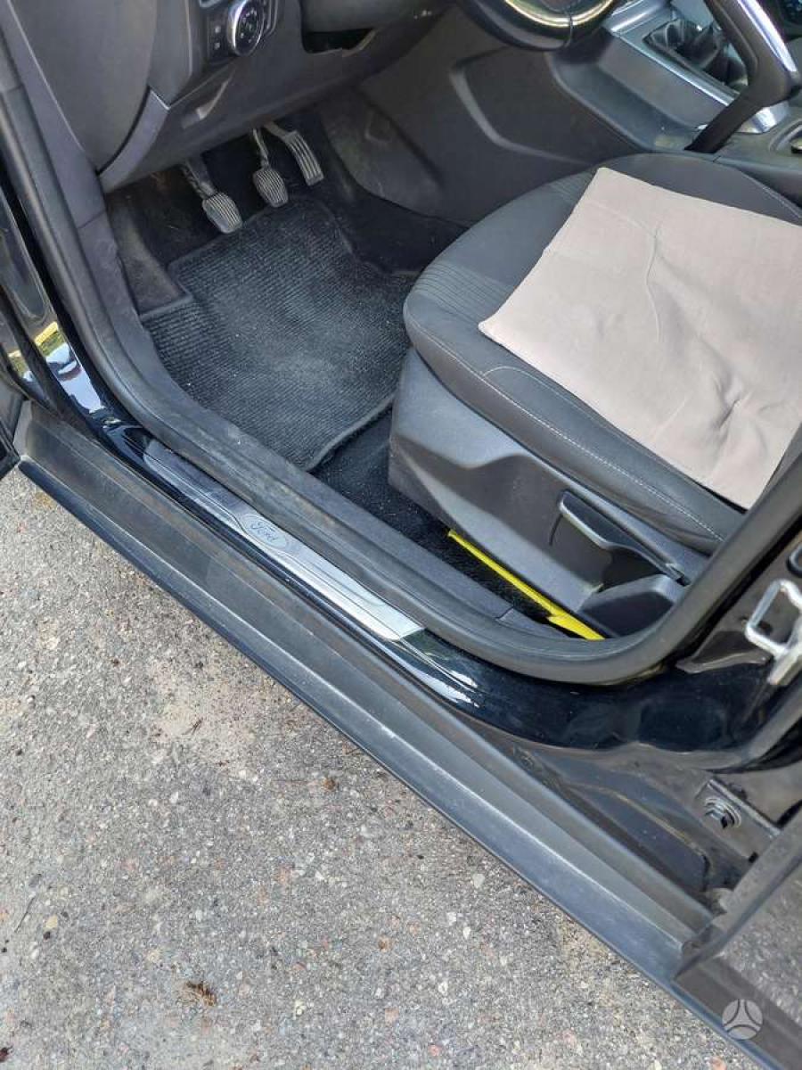 Black Ford Focus 2012 in Vilnius, with an engine capacity of 1.56 L and mileage of 207 thousand km for 3790 €, photo 9 on AUTOMOTO.COM.LV