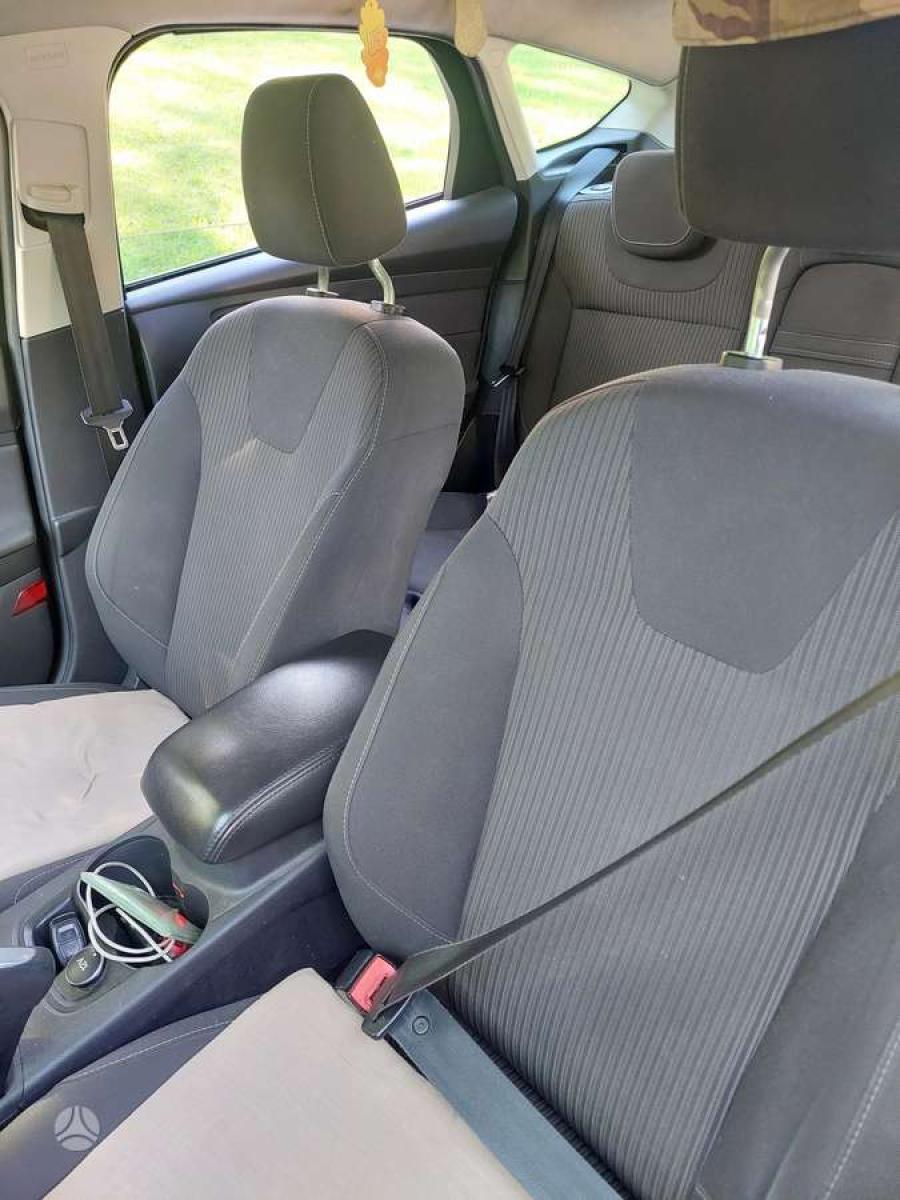 Black Ford Focus 2012 in Vilnius, with an engine capacity of 1.56 L and mileage of 207 thousand km for 3790 €, photo 10 on AUTOMOTO.COM.LV