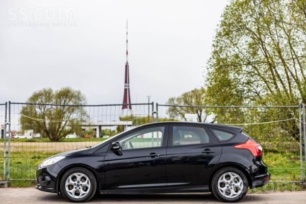 Black Ford Focus 2013 in Riga, with an engine capacity of 1.60 L and mileage of 234 thousand km for 4590 €, photo 4 on AUTOMOTO.COM.LV