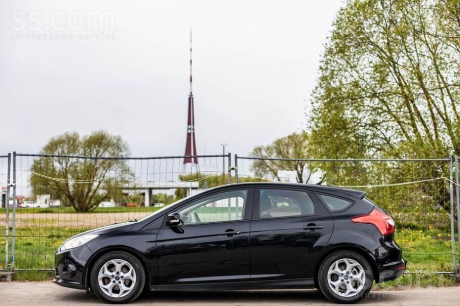 Melns Ford Focus 2013 Rīga, ar dzinēja tilpumu 1.60 L un nobraukumu 234 tūkst. km par 4590 €, foto 5 vietnē AUTOMOTO.COM.LV