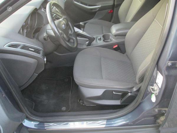 Black Ford Focus 2013 in Kelme, with an engine capacity of 1.00 L and mileage of 139 thousand km for 3950 €, photo 6 on AUTOMOTO.COM.LV