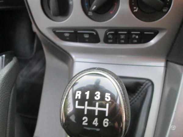 Black Ford Focus 2013 in Kelme, with an engine capacity of 1.00 L and mileage of 139 thousand km for 3950 €, photo 9 on AUTOMOTO.COM.LV