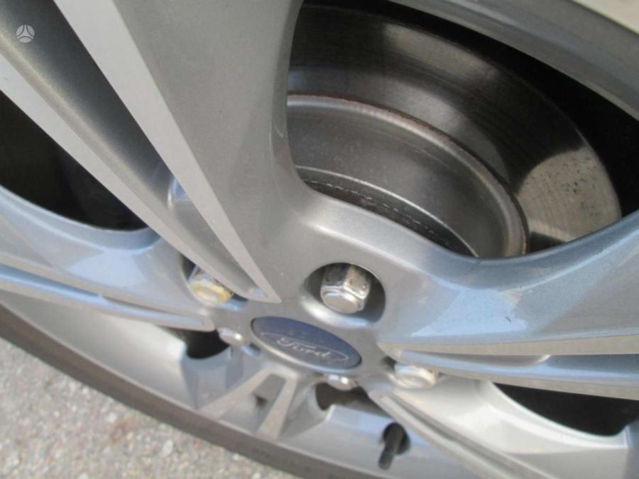 Melns Ford Focus 2013 Kelmė, ar dzinēja tilpumu 1.00 L un nobraukumu 139 tūkst. km par 3950 €, foto 11 vietnē AUTOMOTO.COM.LV