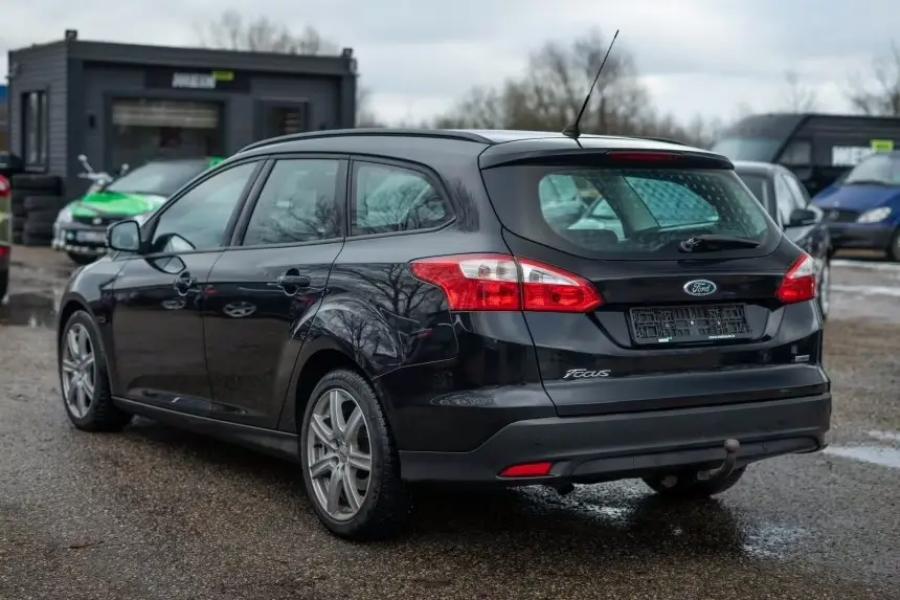 Melns Ford Focus 2013 Liepāja, ar dzinēja tilpumu 1.60 L un nobraukumu 227 tūkst. km par 5500 €, foto 3 vietnē AUTOMOTO.COM.LV
