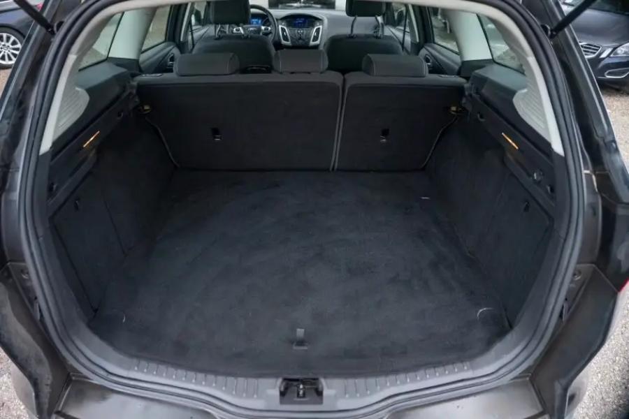 Melns Ford Focus 2013 Liepāja, ar dzinēja tilpumu 1.60 L un nobraukumu 227 tūkst. km par 5500 €, foto 11 vietnē AUTOMOTO.COM.LV