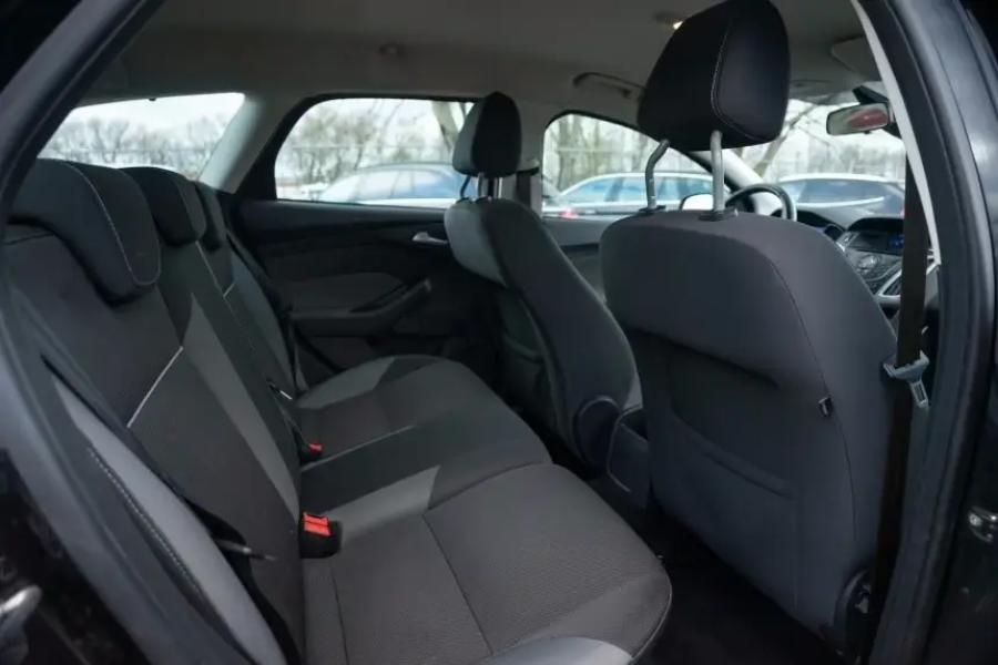 Melns Ford Focus 2013 Liepāja, ar dzinēja tilpumu 1.60 L un nobraukumu 227 tūkst. km par 5500 €, foto 12 vietnē AUTOMOTO.COM.LV