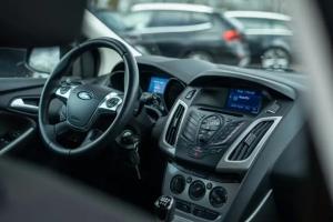 Melns Ford Focus 2013 Liepāja, ar dzinēja tilpumu 1.60 L un nobraukumu 227 tūkst. km par 5500 €, foto 14 vietnē AUTOMOTO.COM.LV