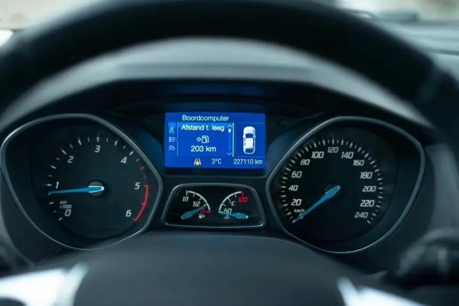 Melns Ford Focus 2013 Liepāja, ar dzinēja tilpumu 1.60 L un nobraukumu 227 tūkst. km par 5500 €, foto 15 vietnē AUTOMOTO.COM.LV