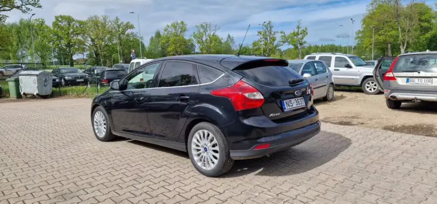 Melns Ford Focus 2013 Valmiera, ar dzinēja tilpumu 1.60 L un nobraukumu 242 tūkst. km par 4350 €, foto 5 vietnē AUTOMOTO.COM.LV