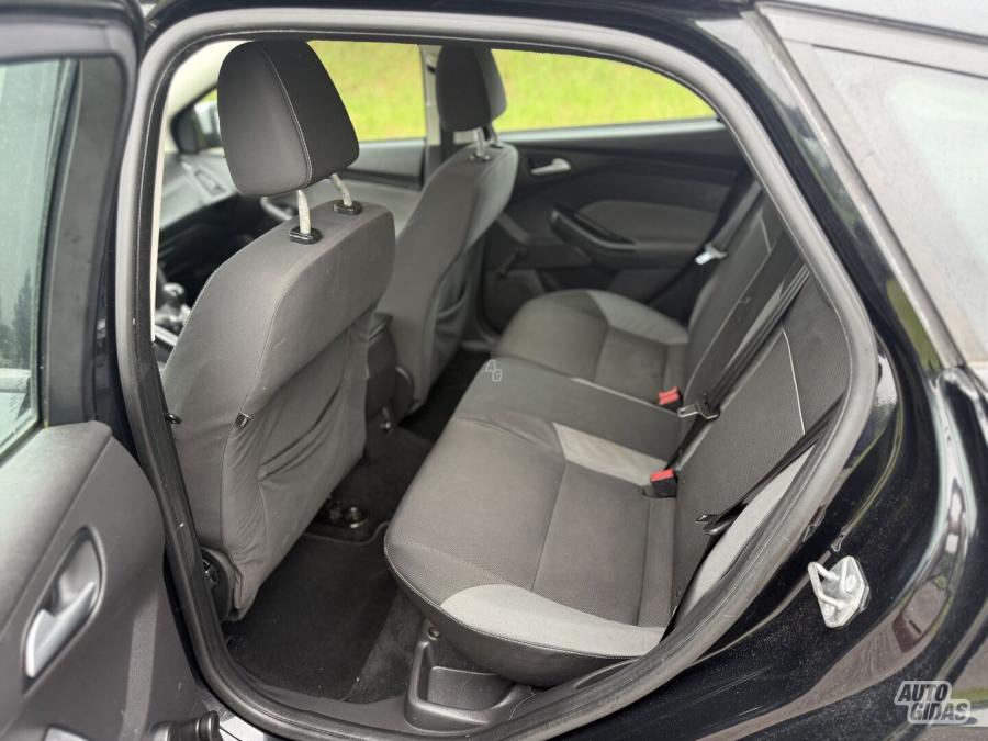 Melns Ford Focus 2013 Utena, ar dzinēja tilpumu 1.60 L un nobraukumu 268 tūkst. km par 3400 €, foto 9 vietnē AUTOMOTO.COM.LV