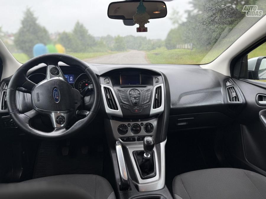 Melns Ford Focus 2013 Utena, ar dzinēja tilpumu 1.60 L un nobraukumu 268 tūkst. km par 3400 €, foto 10 vietnē AUTOMOTO.COM.LV
