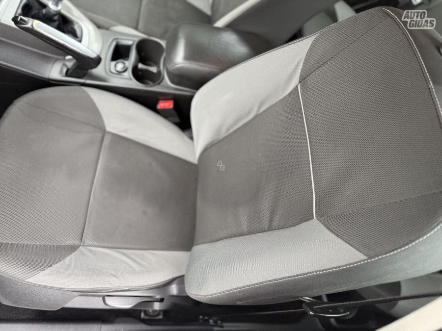 Melns Ford Focus 2013 Utena, ar dzinēja tilpumu 1.60 L un nobraukumu 268 tūkst. km par 3400 €, foto 11 vietnē AUTOMOTO.COM.LV