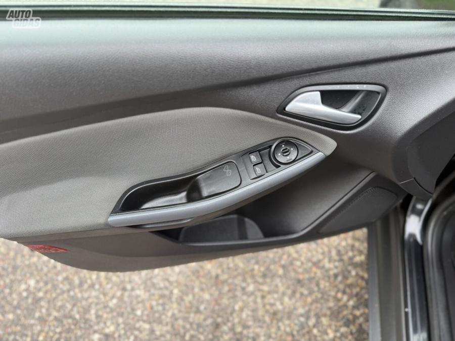 Melns Ford Focus 2013 Utena, ar dzinēja tilpumu 1.60 L un nobraukumu 268 tūkst. km par 3400 €, foto 12 vietnē AUTOMOTO.COM.LV