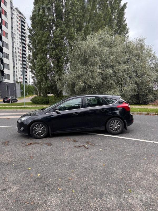Black Ford Focus 2013 in Riga, with an engine capacity of 1.60 L and mileage of 406 thousand km for 2150 €, photo 3 on AUTOMOTO.COM.LV