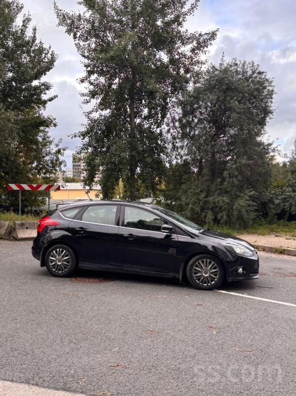 Black Ford Focus 2013 in Riga, with an engine capacity of 1.60 L and mileage of 406 thousand km for 2150 €, photo 4 on AUTOMOTO.COM.LV