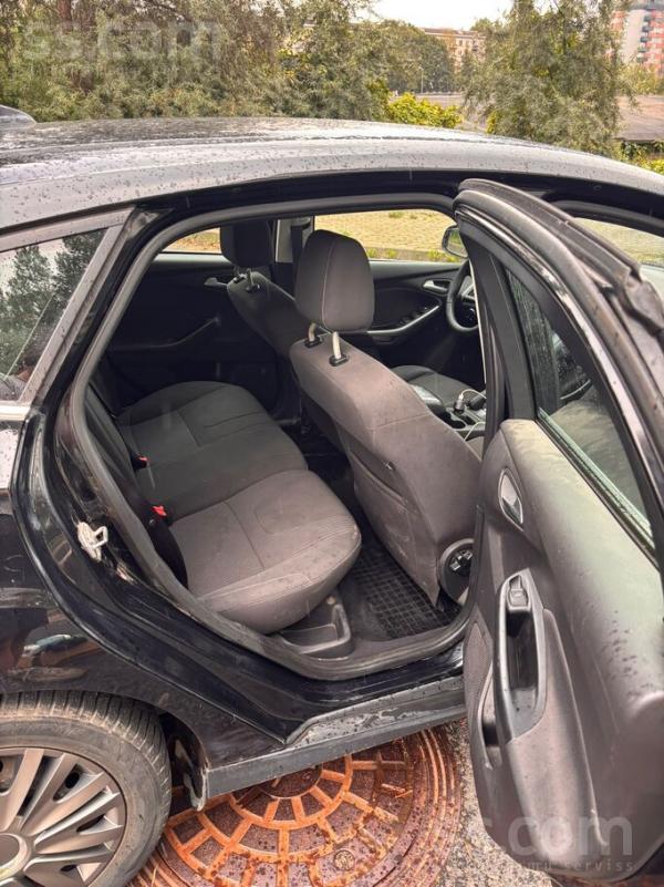 Black Ford Focus 2013 in Riga, with an engine capacity of 1.60 L and mileage of 406 thousand km for 2150 €, photo 9 on AUTOMOTO.COM.LV
