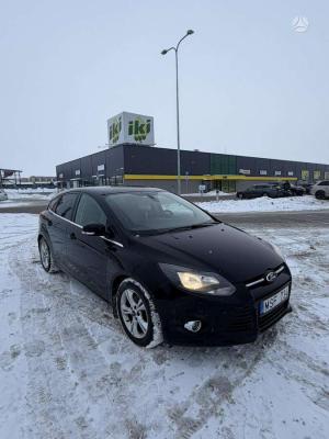 Melns Ford Focus 2014 Kauņa, ar dzinēja tilpumu 1.00 L un nobraukumu 174 tūkst. km par 2250 €, foto  vietnē AUTOMOTO.COM.LV