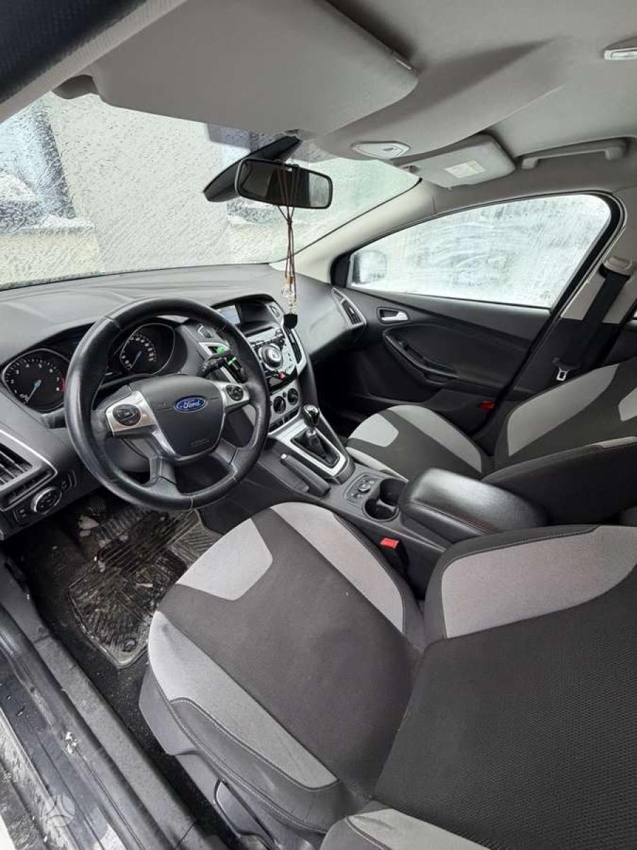 Melns Ford Focus 2014 Kauņa, ar dzinēja tilpumu 1.00 L un nobraukumu 174 tūkst. km par 2250 €, foto 7 vietnē AUTOMOTO.COM.LV