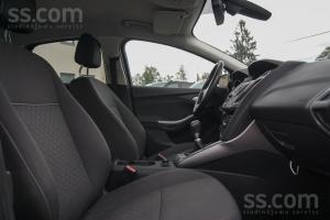 Black Ford Focus 2014 in Riga, with an engine capacity of 1.60 L and mileage of 160 thousand km for 2990 €, photo 6 on AUTOMOTO.COM.LV