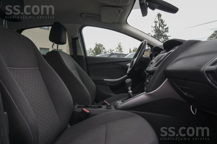 Black Ford Focus 2014 in Riga, with an engine capacity of 1.60 L and mileage of 160 thousand km for 2990 €, photo 6 on AUTOMOTO.COM.LV