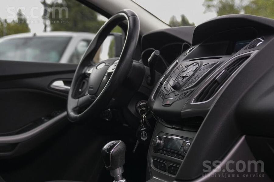 Black Ford Focus 2014 in Riga, with an engine capacity of 1.60 L and mileage of 160 thousand km for 2990 €, photo 7 on AUTOMOTO.COM.LV
