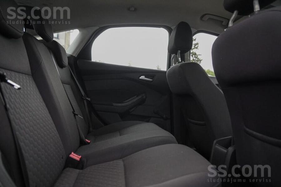 Black Ford Focus 2014 in Riga, with an engine capacity of 1.60 L and mileage of 160 thousand km for 2990 €, photo 16 on AUTOMOTO.COM.LV