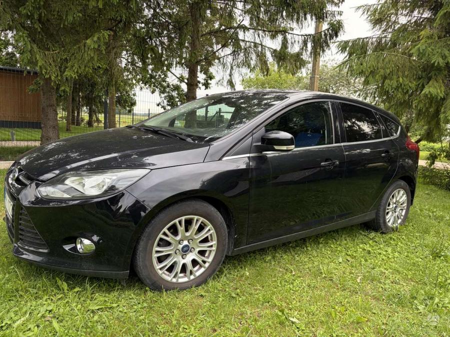 Black Ford Focus 2014 in Kaunas, with an engine capacity of 1.00 L and mileage of 119 thousand km for 3900 €, photo 1 on AUTOMOTO.COM.LV