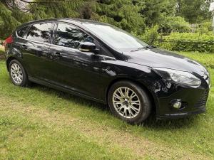 Black Ford Focus 2014 in Kaunas, with an engine capacity of 1.00 L and mileage of 119 thousand km for 3900 €, photo 5 on AUTOMOTO.COM.LV